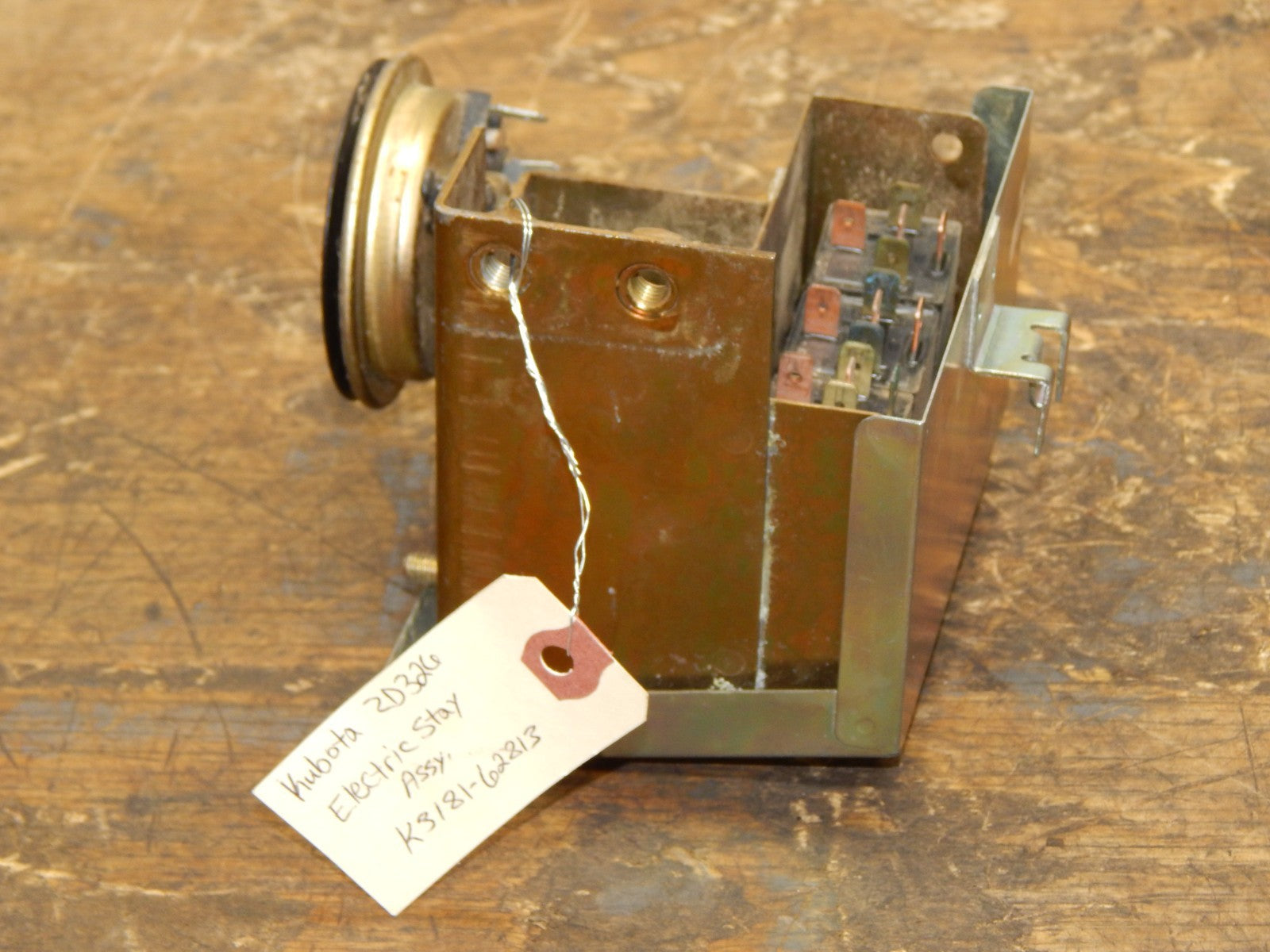 Kubota ZD326 Zero Turn Mower Relay Fuse Box Horn Cover K3181-62813 ...