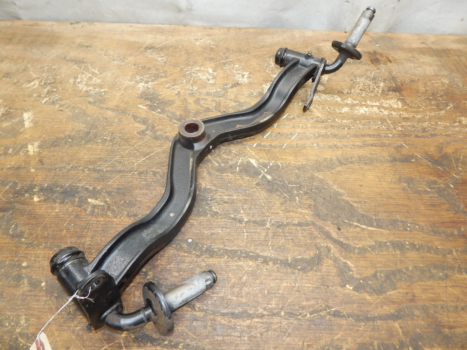 JOHN DEERE GT235 COMPLETE FRONT AXLE WITH SPINDLES M131526 M131528 ...