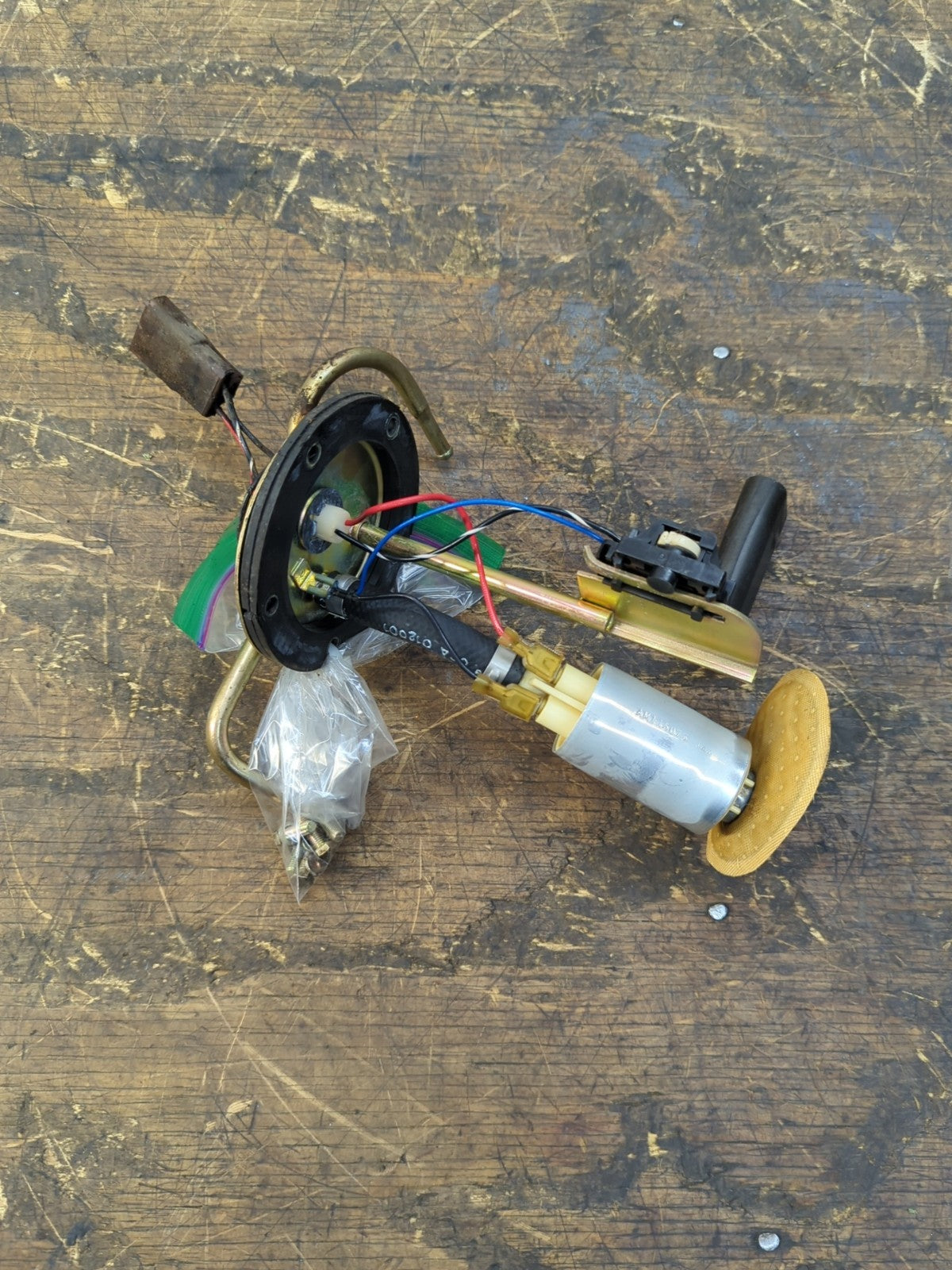 John Deere X475 Fuel Pump & Sending Unit AM135284 – Adams Small Engine LLC