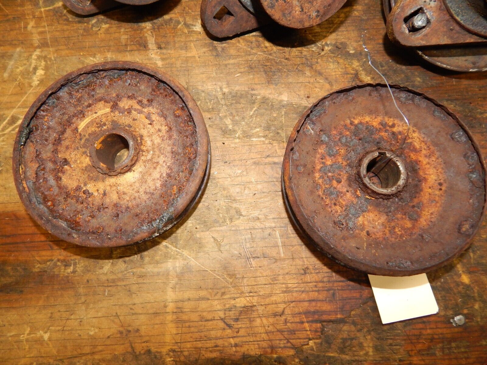 John Deere 100, 200, 300 Series CAST Spindles LOT (3) W/ Pulleys ...