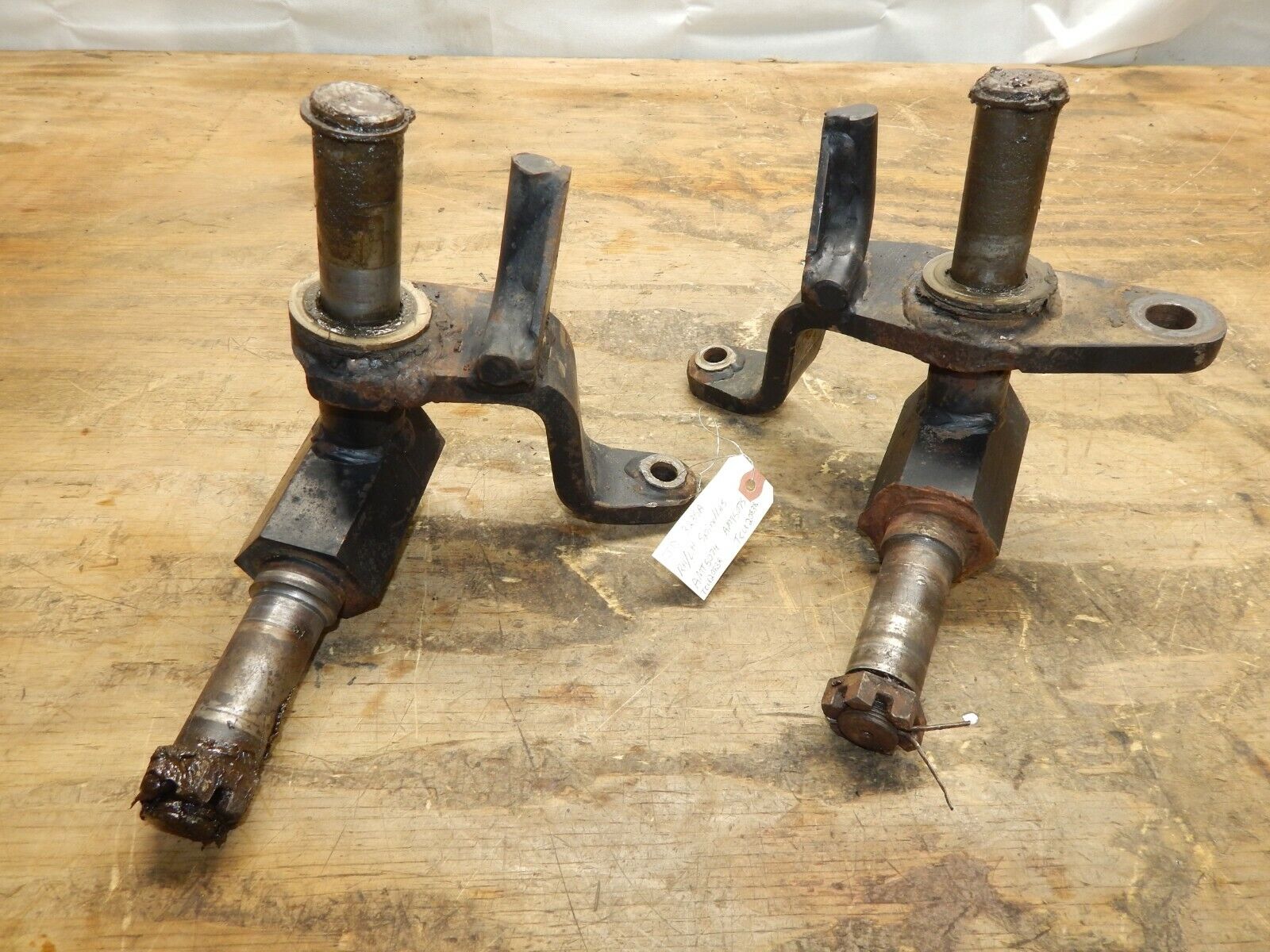 John Deere 3235A Greens Mower- R.H/L.H Spindles AMT5074, TCU20838, AMT ...