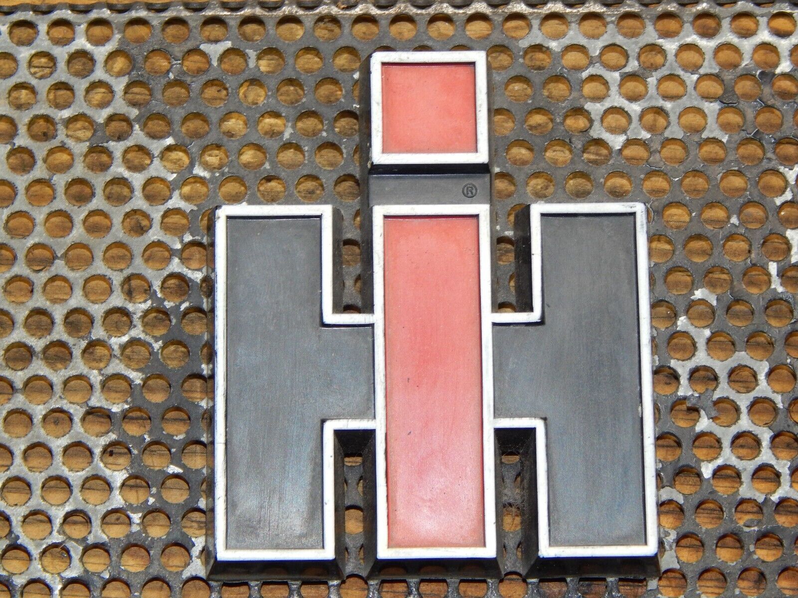 Cub Cadet IH 1200,1250,1400,1450,1650 Grille W/ Emblem – Adams Small ...